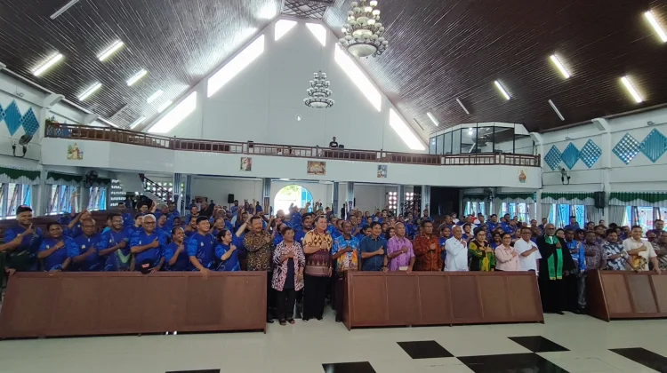 Express Bahari Antar Tim Pesparawi Biak ke Manokwari Papua Barat - RRI ...