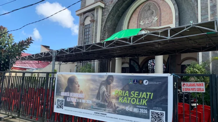 Persiapan Ibadah Jumat Agung di Paroki Raja Damai Tikala Baru Manado ...