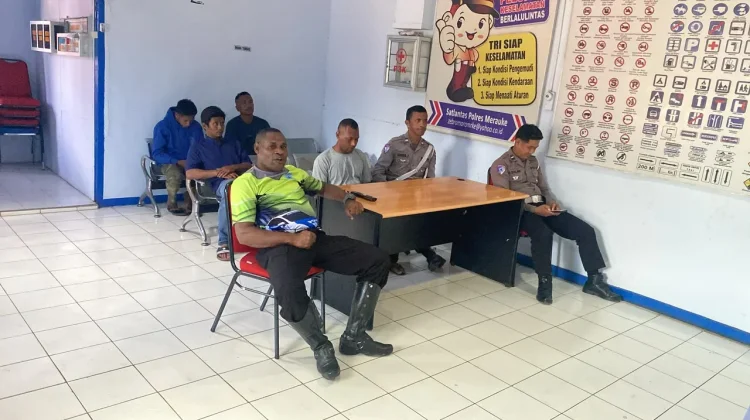 Berita Foto - Polres Merauke Sediakan Nobar Piala Dunia - RRI.co.id