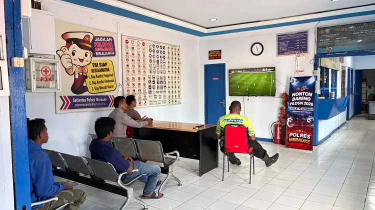 Berita Foto - Polres Merauke Sediakan Nobar Piala Dunia - RRI.co.id