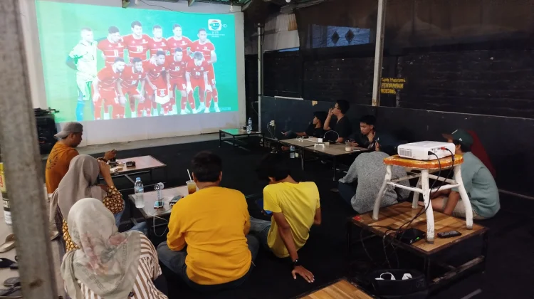 Antusias Warga Sumenep Novar Timnas Indonesia - RRI.co.id