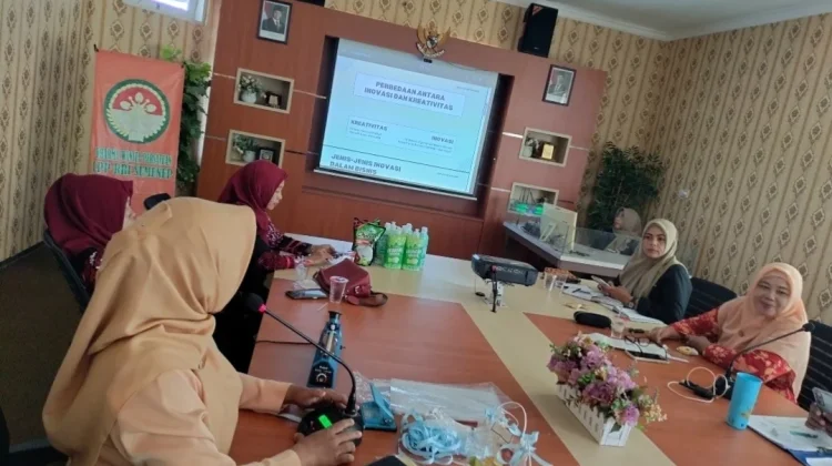 DWP LPP RRI Sumenep Bekali Anggota Keterampilan Kemasan Kreatif - RRI.co.id