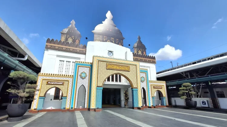Pernak-Pernik Lebaran Mengukuhkan Tugu sebagai Stasiun Tercantik - RRI ...