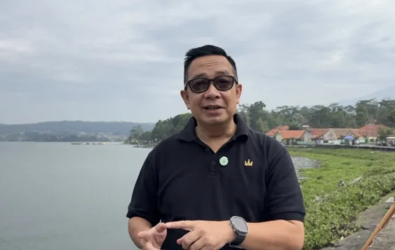 Eceng Gondok Memenuhi Waduk Darma Kuningan - RRI.co.id
