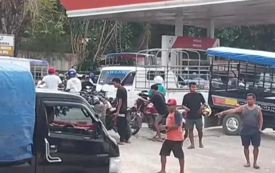 Kelangkaan BBM Picu Antrean Panjang di SPBU Malaka - RRI.co.id