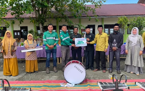 MTsN 2 Nagan Raya Terima Bantuan Marching Band - RRI.co.id
