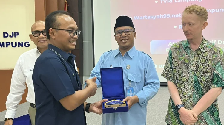 RRI Bandarlampung Raih Penghargaan Media Aktif Edukasi Pajak 2026 - RRI ...