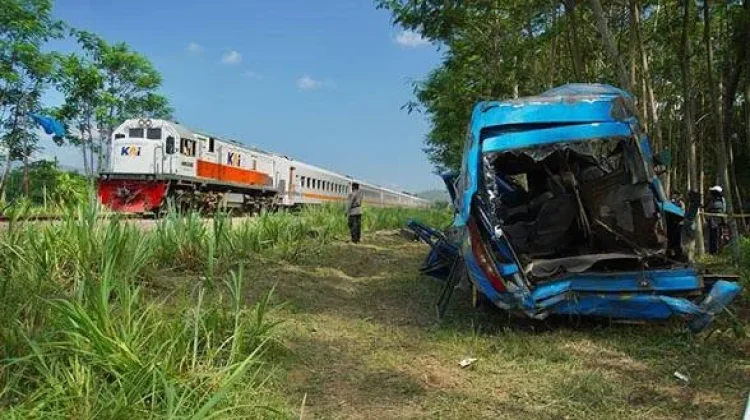 Percepatan Penataan Perlintasan Sebidang KAI untuk Memperkuat ...