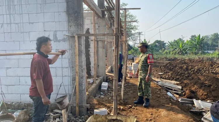 Danramil Cijambe, Pastikan Pembangunan KDKMP Kasomalang Kulon Sesuai ...
