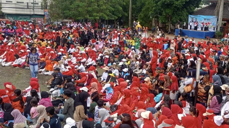 Car Free Day HUT ke-25 Cimahi, Ribuan Warga Ikuti Senam GEMAR di Alun ...