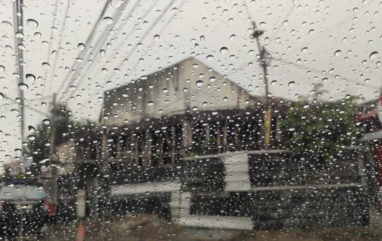 Hujan Sedang Warnai Cuaca Bandung Siang Hari ini - RRI.co.id