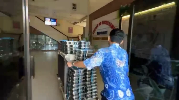 Ratusan Tenaga Pendidik di Banua Anyar Kini Terima MBG - RRI.co.id