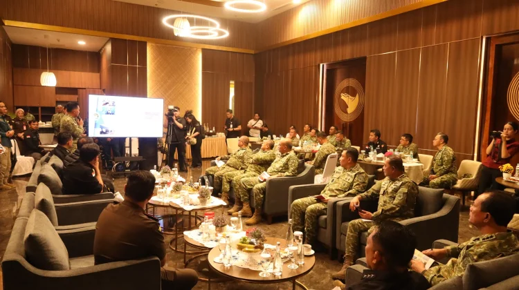 Kasum TNI Tinjau Barang Bukti Penyelundupan LTJ Ilegal - RRI.co.id