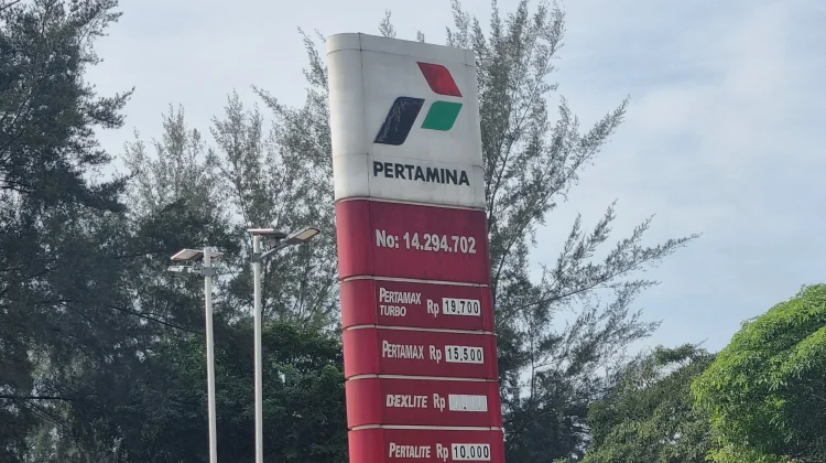 Harga Baru Pertamax Berlaku Hari Ini, Harga FTZ Rp. 15.500 / Liter ...