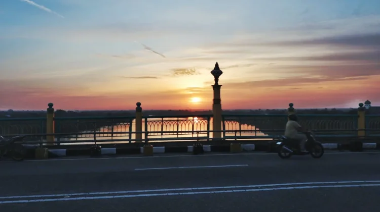 Pesona Senja Jembatan Siak Jadi Daya Tarik Wisata - RRI.co.id