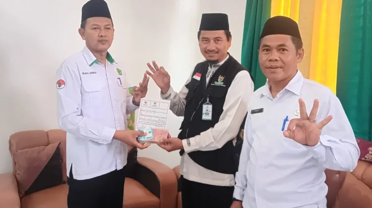 UPZ KUA Mandau Salurkan Zakat dan Infak ke BAZNAS Bengkalis - RRI.co.id