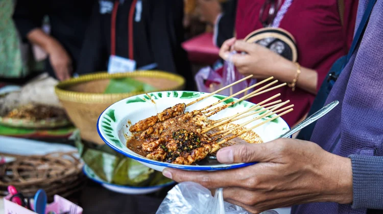 Tips Masak Kuah Sate Saos Kacang yang Kental dan Enak - RRI.co.id