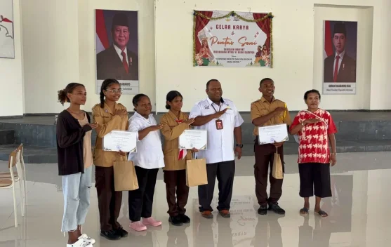 SRMA 41 Biak, Pertama Kalinya Serahkan Hasil Pembelajaran Semester ...
