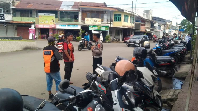 Satlantas Polres Bone Edukasi Parkir Tertib Demi Keselamatan - RRI.co.id
