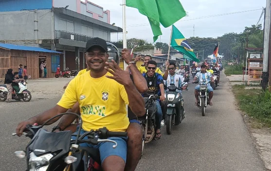 Komunitas pencinta Bola Dunia Boven Digoel Berdonasi untuk Manggelum ...