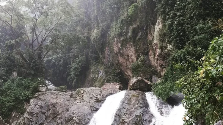 Eksotisme Air Terjun Timbulun, Destinasi Pincuran Tujuh Tingkat - RRI.co.id