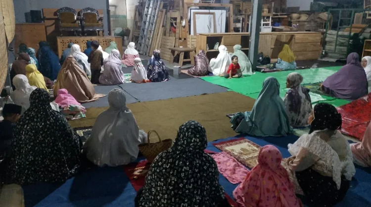 Ramadhan Penuh Kedamaian, Babinsa Ciptakan Rasa Aman bagi Jamaah - RRI ...