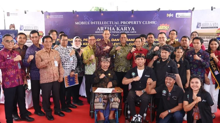 Menkum Serahkan 146 Sertifikat KI di Bali - RRI.co.id