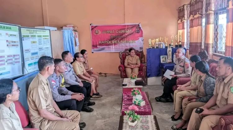 Polres Ngada Serap Aspirasi Guru Lewat Jumat Curhat di SDI Tarawali ...