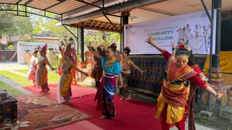 Lombok Airport Launches Cultural Corner to Promote NTB Arts - RRI.co.id