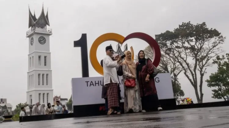 West Sumatra’s Jam Gadang Centennial Highlights Local Traditions - RRI ...