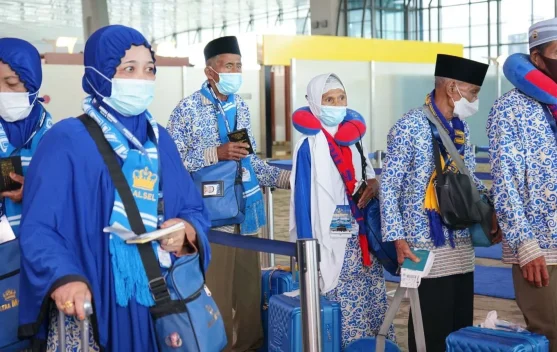 80 Indonesian Pilgrims Depart for Umrah Amid Middle East Escalation ...