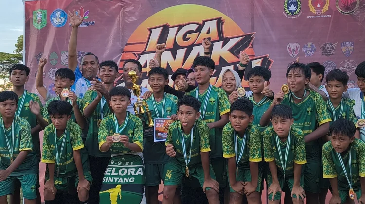 Gelora FC Sintang Juarai Liga Anak Sanggau - RRI.co.id