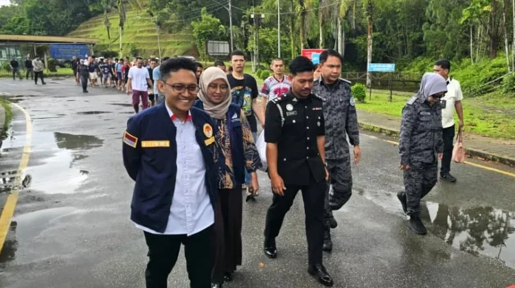 KJRI Kuching Dampingi Pemulangan WNI Bermasalah lewat Entikong - RRI.co.id