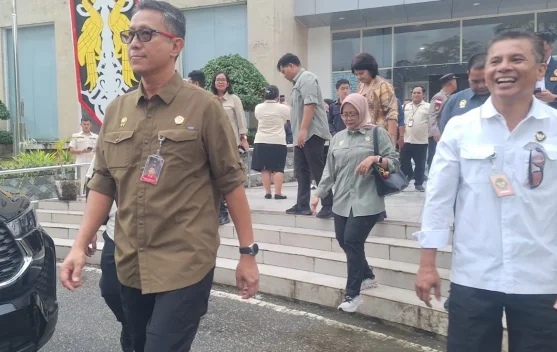 Kemenko Polkam Pantau Pemulangan PMI Bermasalah di Entikong - RRI.co.id