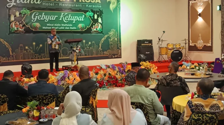 Bukan Lagi Seremoni Tahunan, Hari Ketupat Simbol Persatuan Budaya - RRI ...
