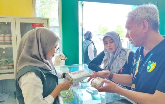 Instalasi Farmasi Siapkan Obat serta BMHP untuk RS Lapangan - RRI.co.id