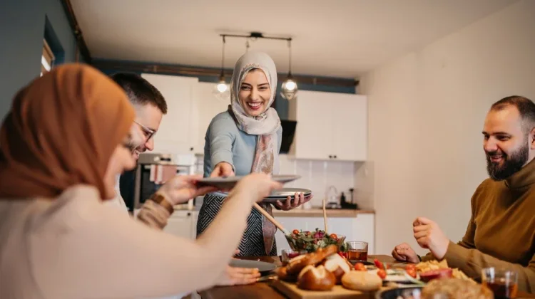Langkah Menjaga Kesehatan dan Finansial Keluarga usai Lebaran - RRI.co.id