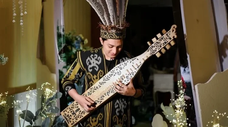 Alif Fakod, Musisi Muda Penggerak Popularitas Sape Dayak - RRI.co.id