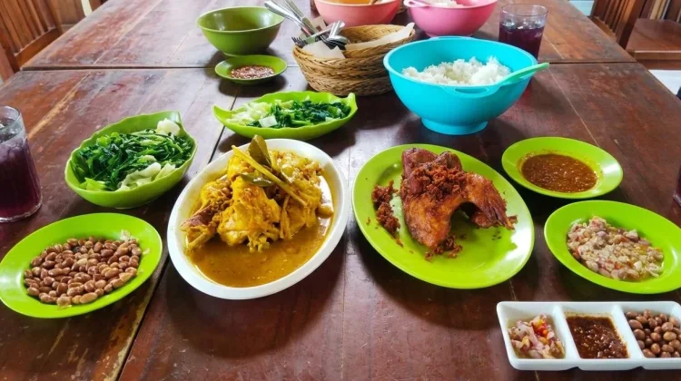 Ayam Betutu: Ikon Kuliner Rempah Khas Pulau Bali - RRI.co.id