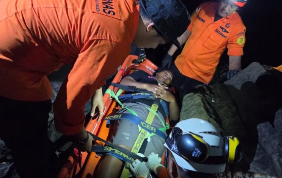 Pendaki yang Alami Cedera Kaki Dievakuasi dari Gunung Bulu Saukang ...