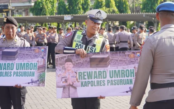 Dua Personel Polres Pasuruan Ketiban Rezeki Hadiah Umroh - RRI.co.id