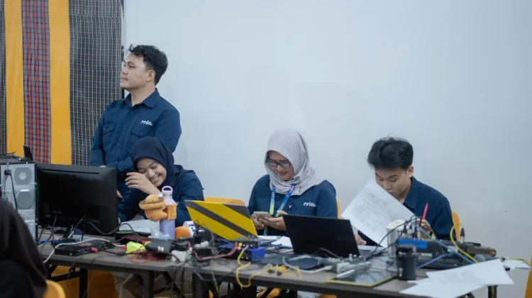 Pahlawan di Balik Layar: Peran Audioman dalam Siaran Live Radio dan ...