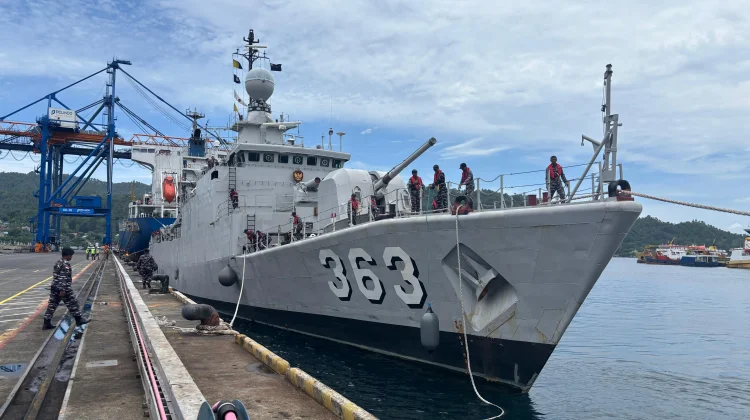 KRI Nala - 363 Sandar di Pelabuhan Bitung - RRI.co.id
