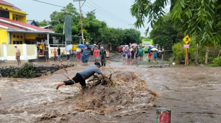 Hujan Lebat, Banjir Melanda Sejumlah Desa di Bima - RRI.co.id