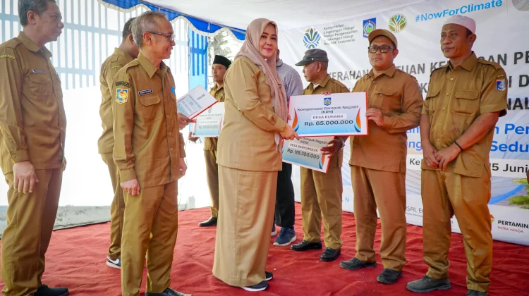 8 Desa Lingkar TPA Kebon Kongok Terima Dana Kompensasi dari Pemprov NTB ...