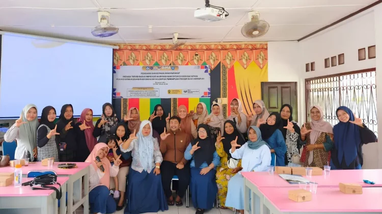 Tim FPIK UTU Pemberdayaan Masyarakat Pesisir Olah Ikan Jadi Terasi ...