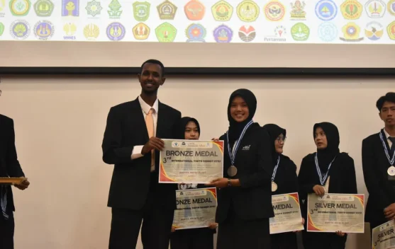 Tak Hanya Kuliah, Mahasiswi UTU Kini Tembus Forum Dunia - RRI.co.id