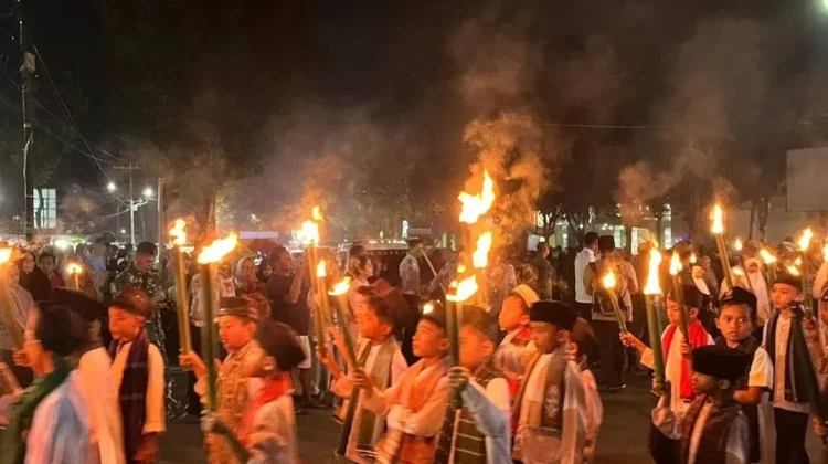 Amankan Pawai Obor Malam Takbiran, Polres Agam Terjunkan Puluhan ...