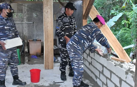Wujud Nyata Bakti TNI AL Lanal Palu di tengah Masyarakat Terdampak ...