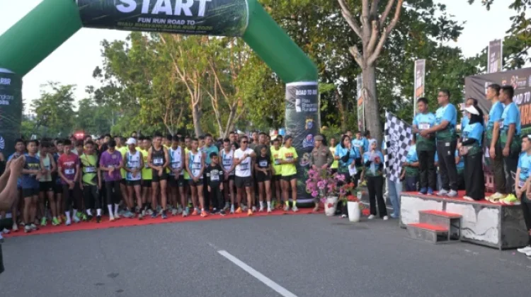 Bupati Kampar Lepas Peserta Fun Run Road To Riau Bhayangkara Run 2026 ...